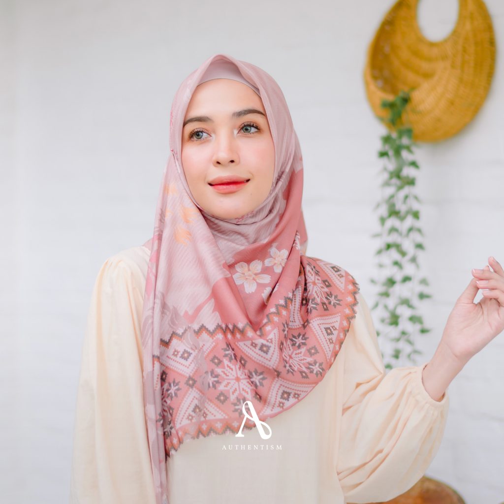 Sekar Scarf - Authentism