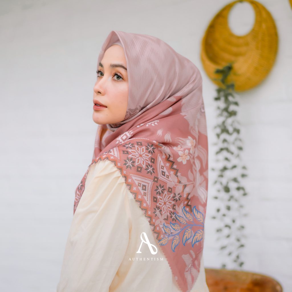 Sekar Scarf - Authentism