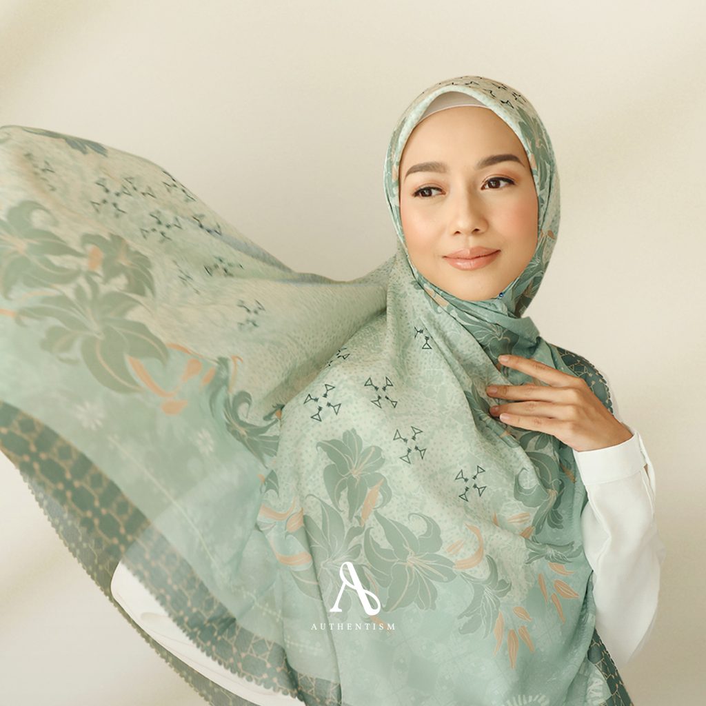 Ilona Scarf - Authentism