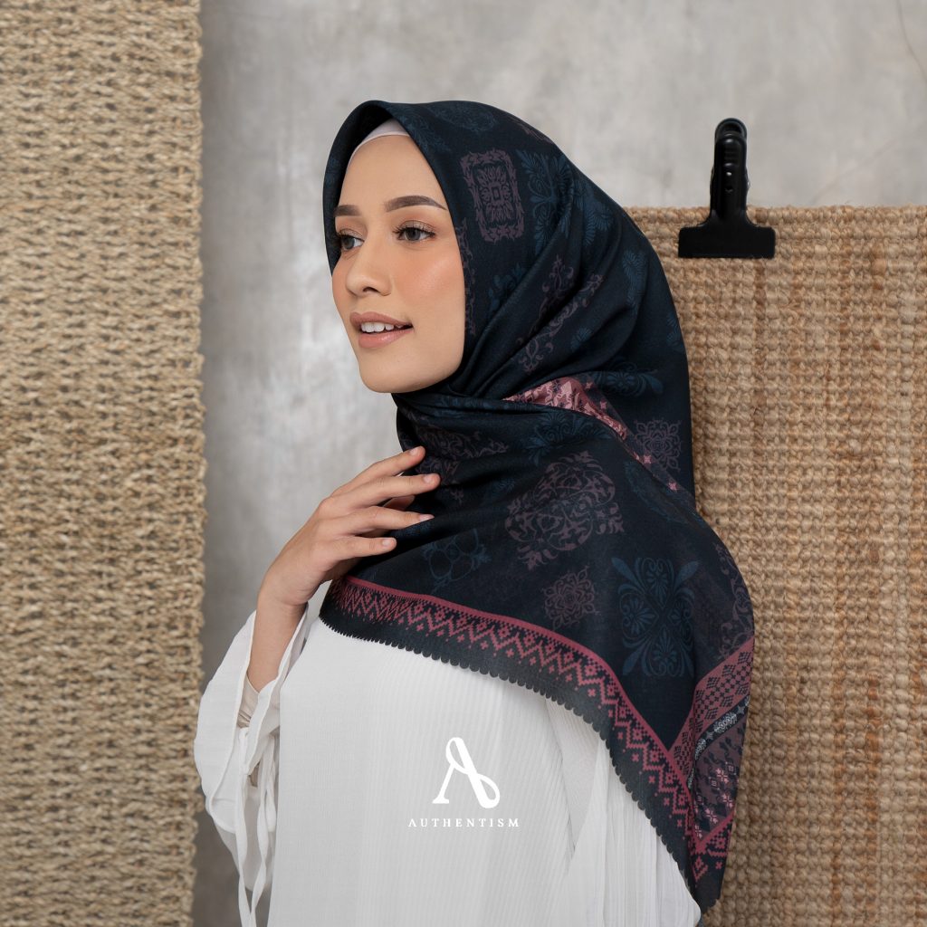 Laila Scarf - Authentism
