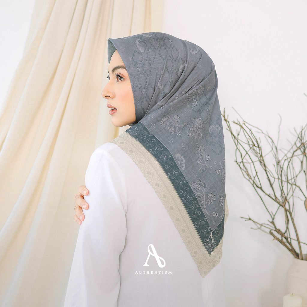 Arshavina Scarf - Authentism