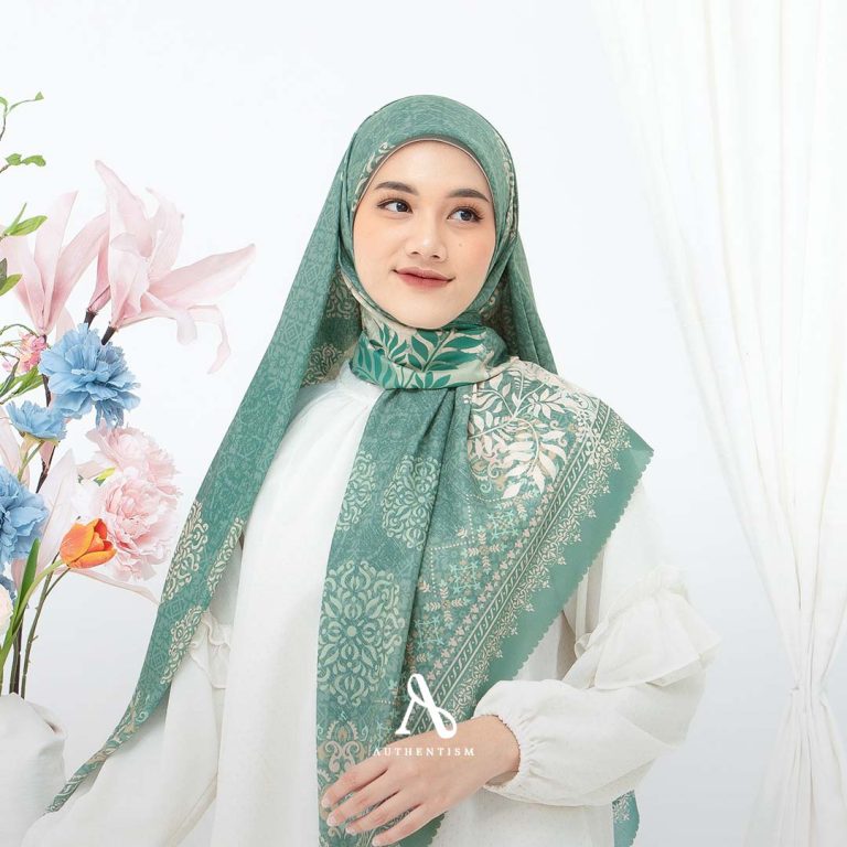 Noureen Lydia Scarf - Authentism