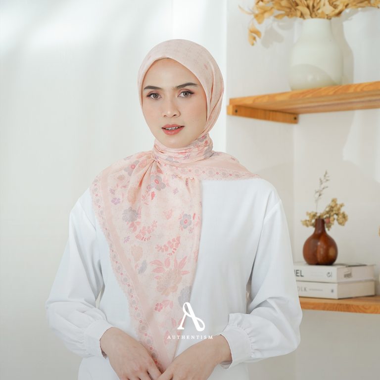 Aiyana Isabelline Scarf - Authentism