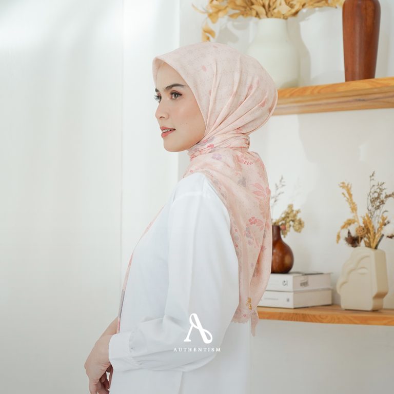 Aiyana Isabelline Scarf - Authentism